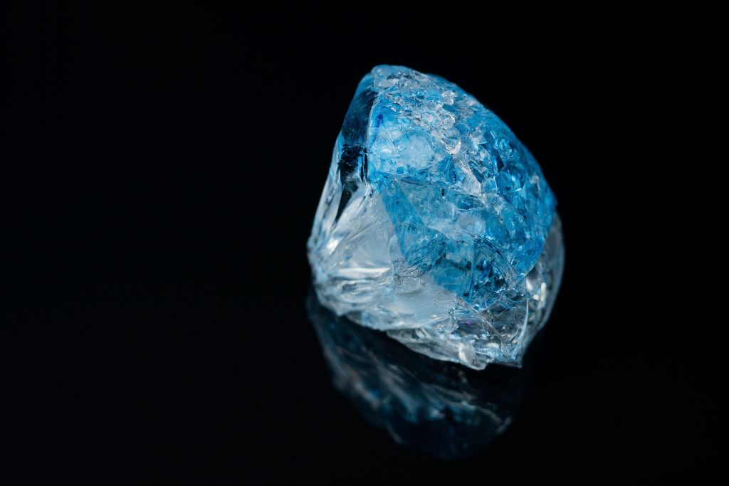 Gema é estrutura encontrada no reino animal, mineral e vegetal