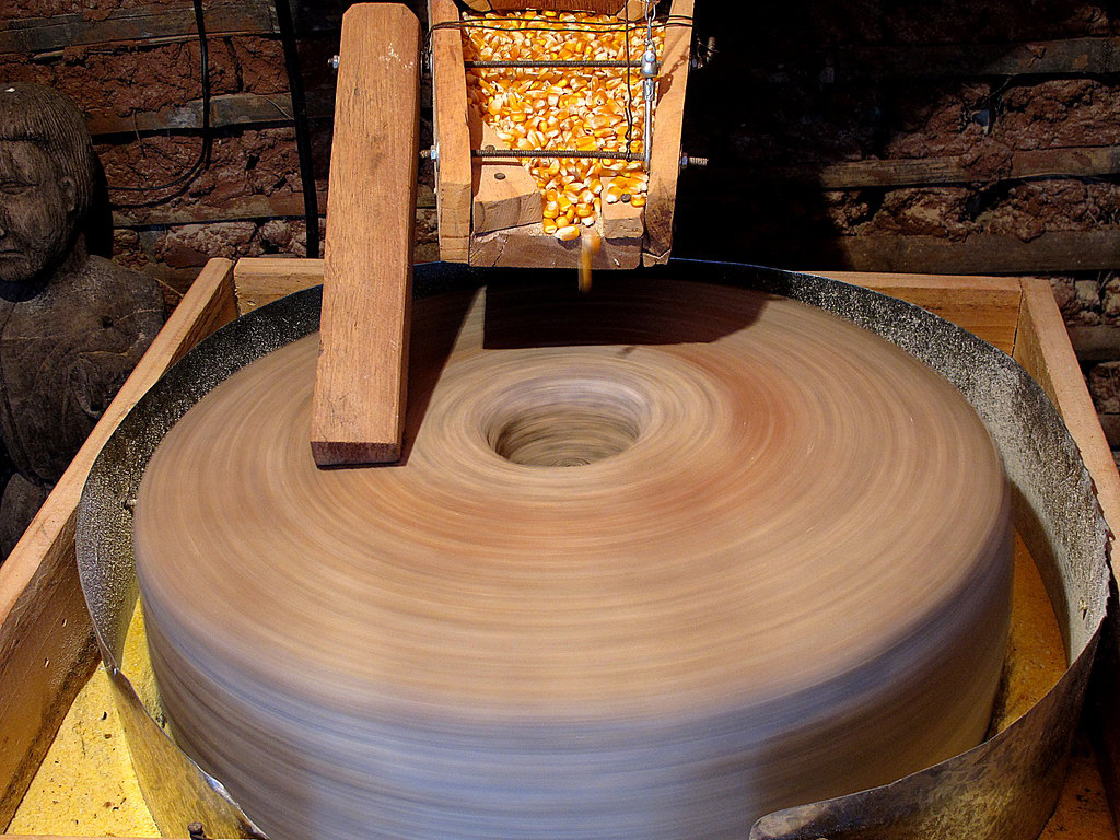 Moinho é indispensável para fragmentar ou pulverizar grãos e cereais