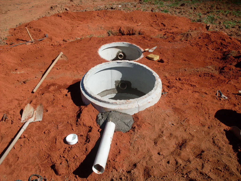 Fossa séptica é uma unidade de tratamento primário de esgoto doméstico