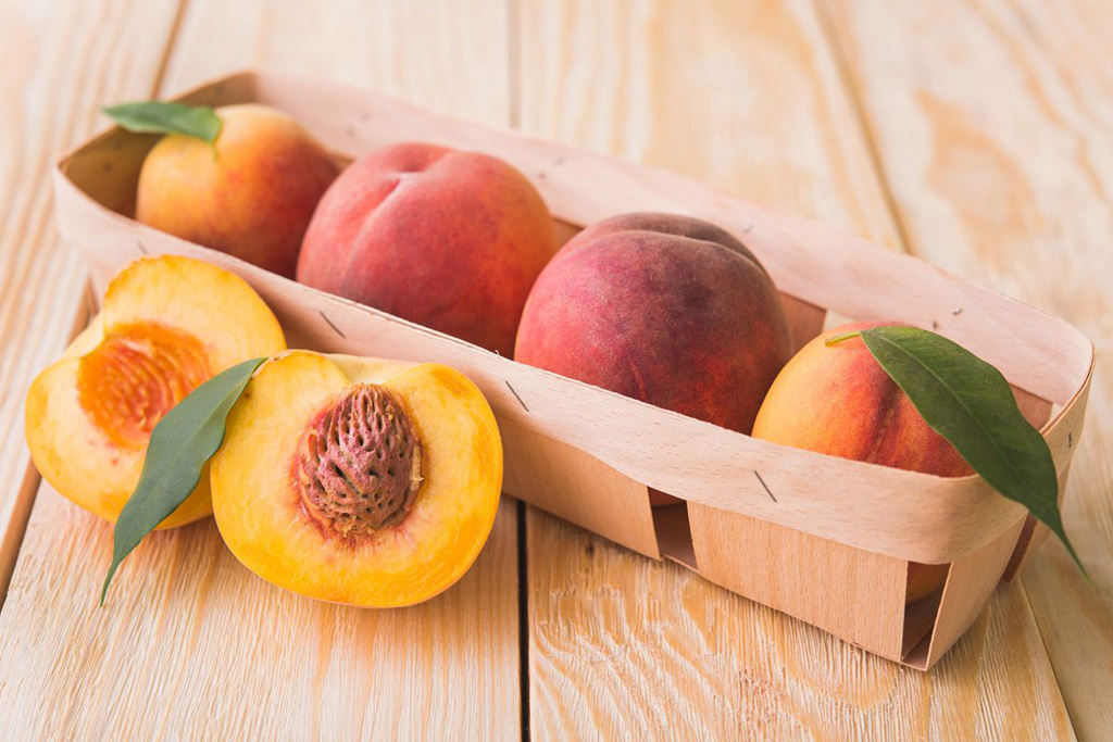 Pêssego é fruta doce rica em fibras e de baixo teor calórico