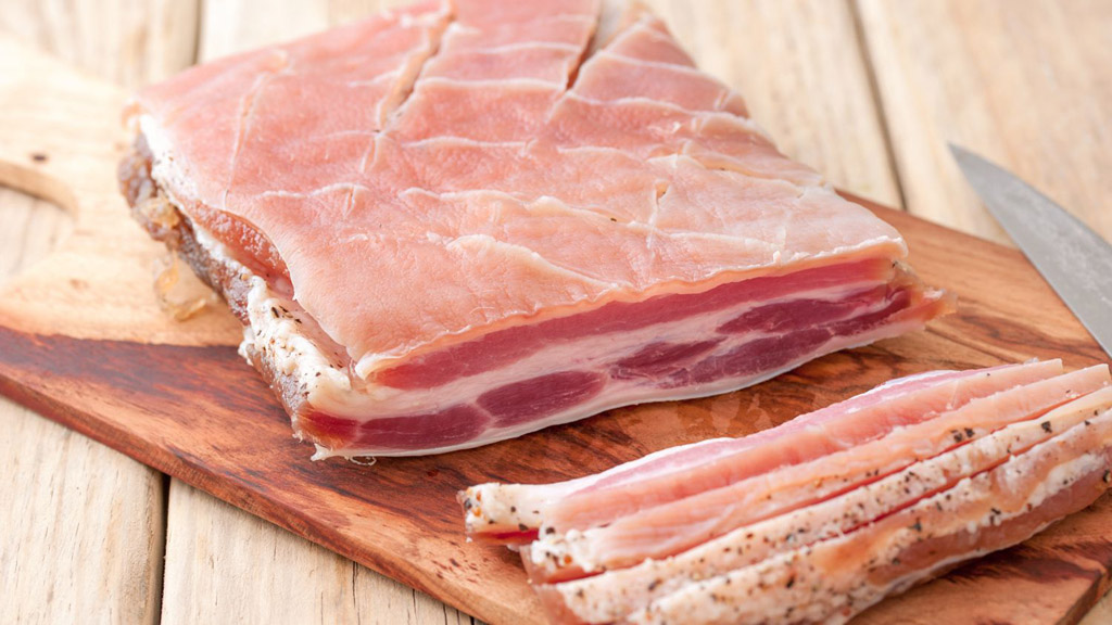 Bacon é alimento de origem suína bastante popular e saboroso