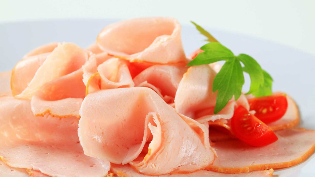 Peito de peru: descubra se ele é saudável e de que forma é produzido