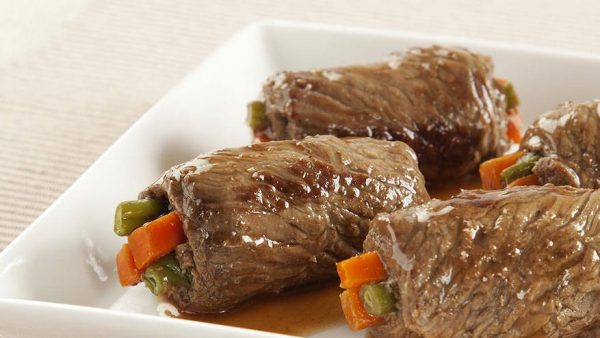 Bife à rolê é receita saborosa geralmente feita na pressão