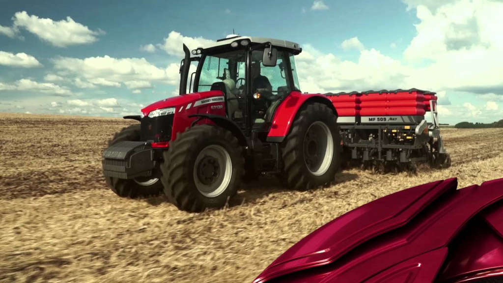 Trator é indispensável no campo e também nas fazendas