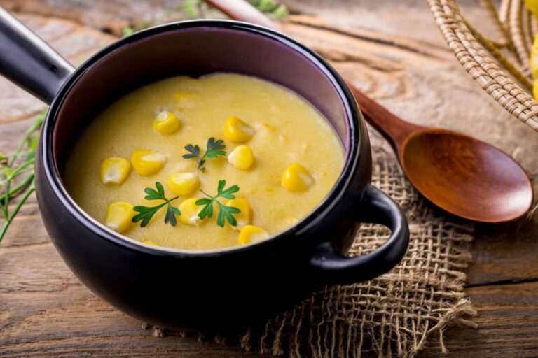 Angu é um prato tipicamente brasileiro à base de fubá