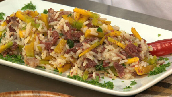 Maria Isabel é prato típico do Piauí que leva carne seca como ingrediente