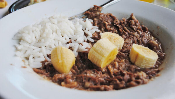 Barreado é um prato originário do litoral do Paraná